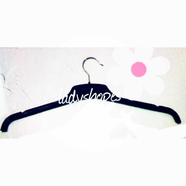 Jual gantungan baju atau hanger hitam | Shopee Indonesia