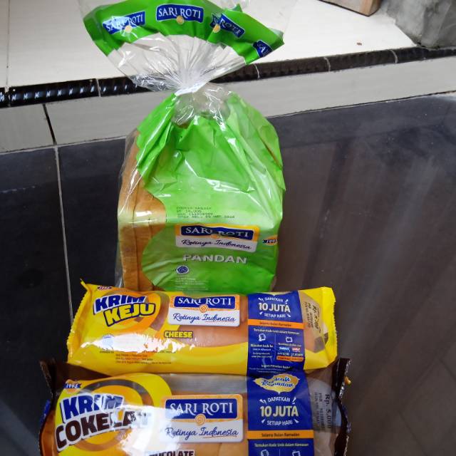 Jual Satu roti tawar pandan kulit+dua roti krim all varian | Shopee ...