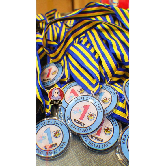 Jual MEDALI WISUDA UNIK FREE DESIGN ACRYLIC AKRILIK SET 123 DAN TALI ...
