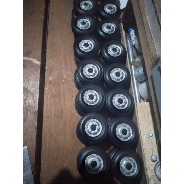 Jual Ban miniatur bus medium/canter/elf diameter 4,5cm | Shopee Indonesia