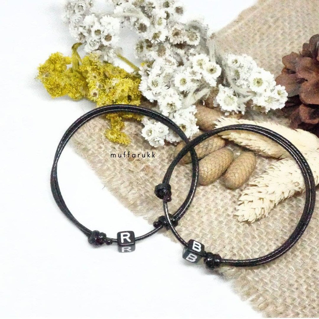 Jual GELANG INISIAL DADU SINGLE SLIDE ( tali anti air) / GELANG NAMA ...