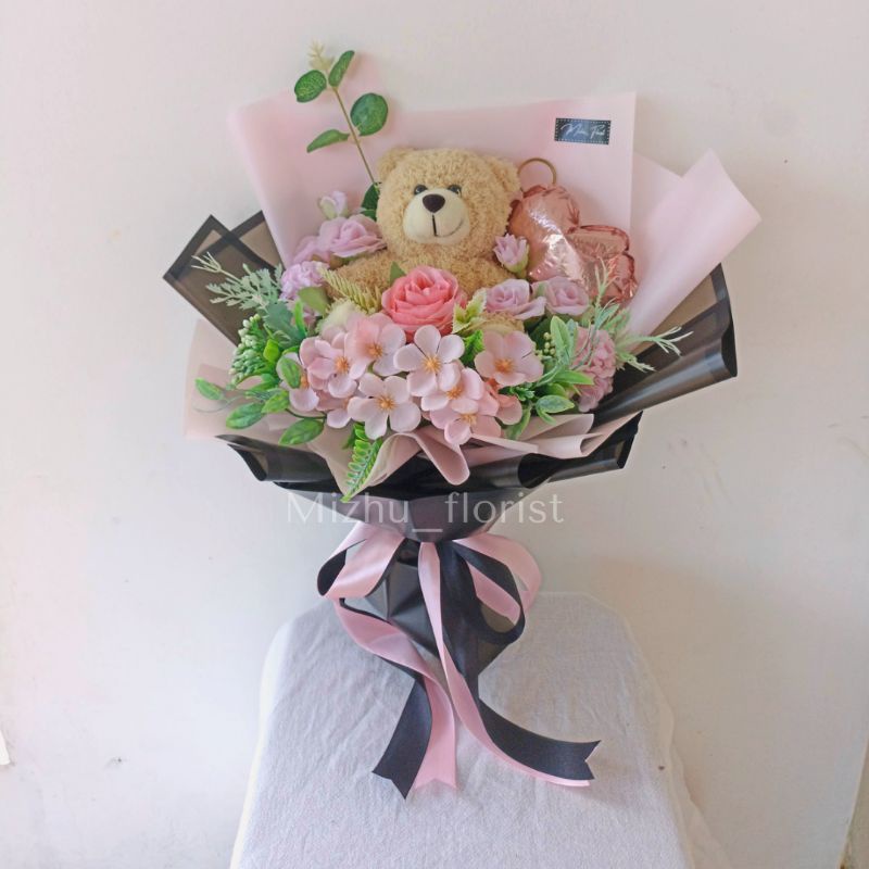 Jual buket boneka premium | bisa request pakai toga | Shopee Indonesia