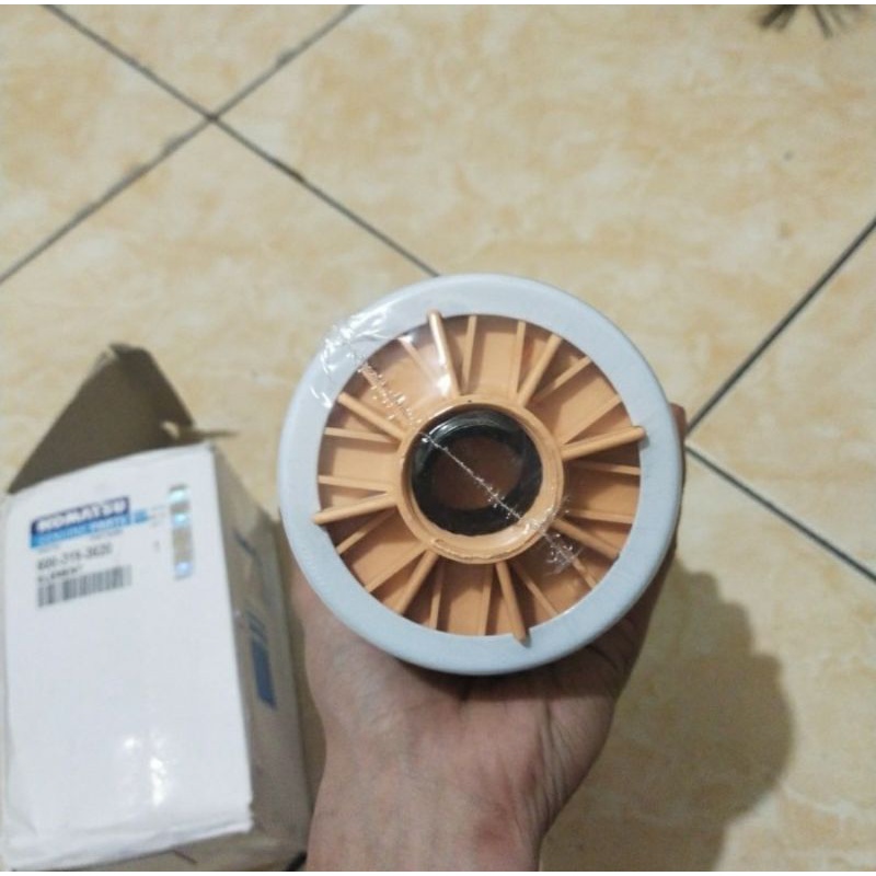 Jual fuel filter , filter bensin komatsu Pc 200-8 original | Shopee ...