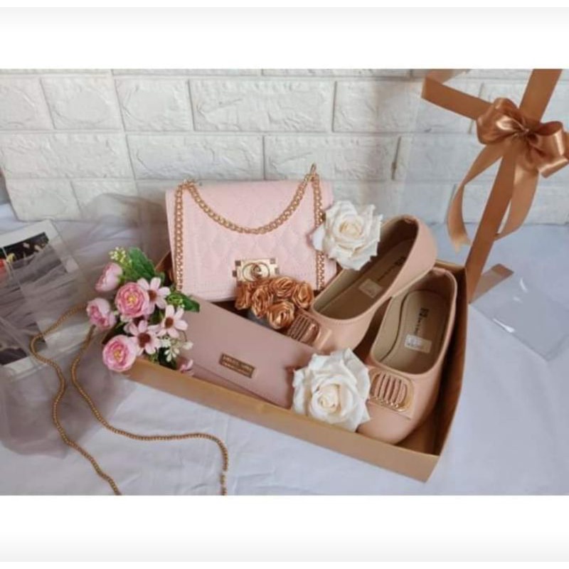 Jual sepatu+dompat+tas 1 paket kado hantaran/wisuda | Shopee Indonesia