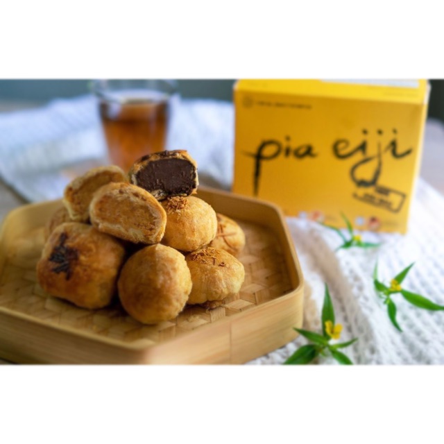 Jual PIA EIJI 8pcs coklat/keju/kacang hijau/mix | Shopee Indonesia