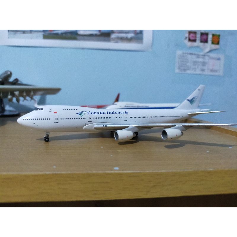Jual mainan diecast pesawat Apollo Models Boeing B747-200 Garuda ...