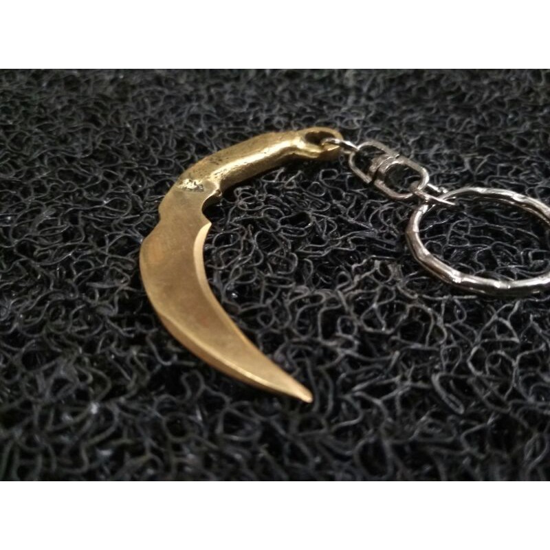 Jual gantungan kunci bahan kuningan motif arit/parang (cod) | Shopee Indonesia