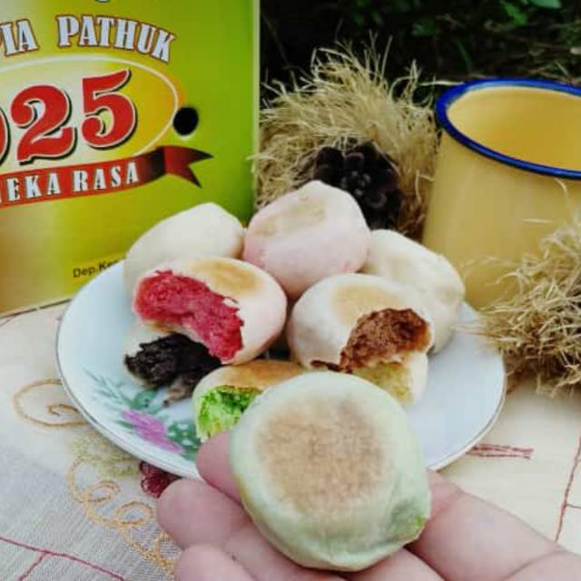 Jual Bakpia pathuk oleh2 khas jogja | Shopee Indonesia