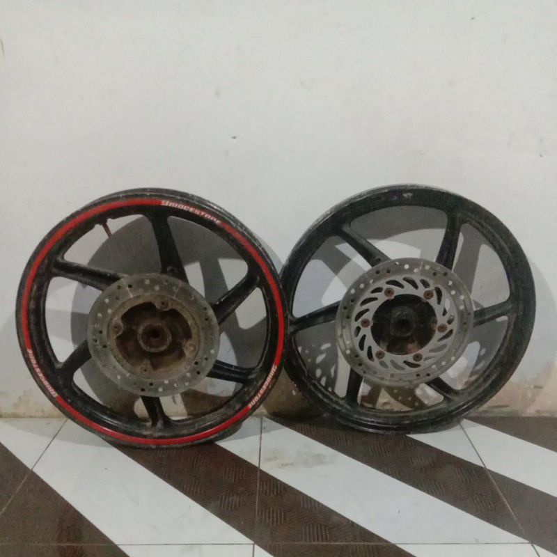 Jual velg roda Honda new megapro rim 17 original lepasan motor | Shopee ...