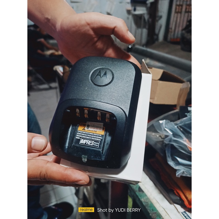 Jual Charger Ht Motorola Apx1000 dan Charger Desktop Motorola Xir P6620i Kondisi baru stok lama ...