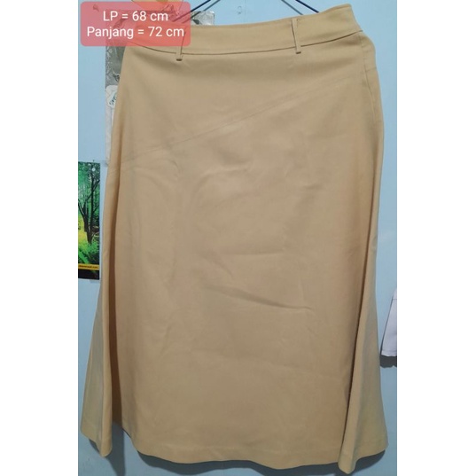 Jual Preloved Rok Kantor Wanita Cream Branded By Vogue | Shopee Indonesia