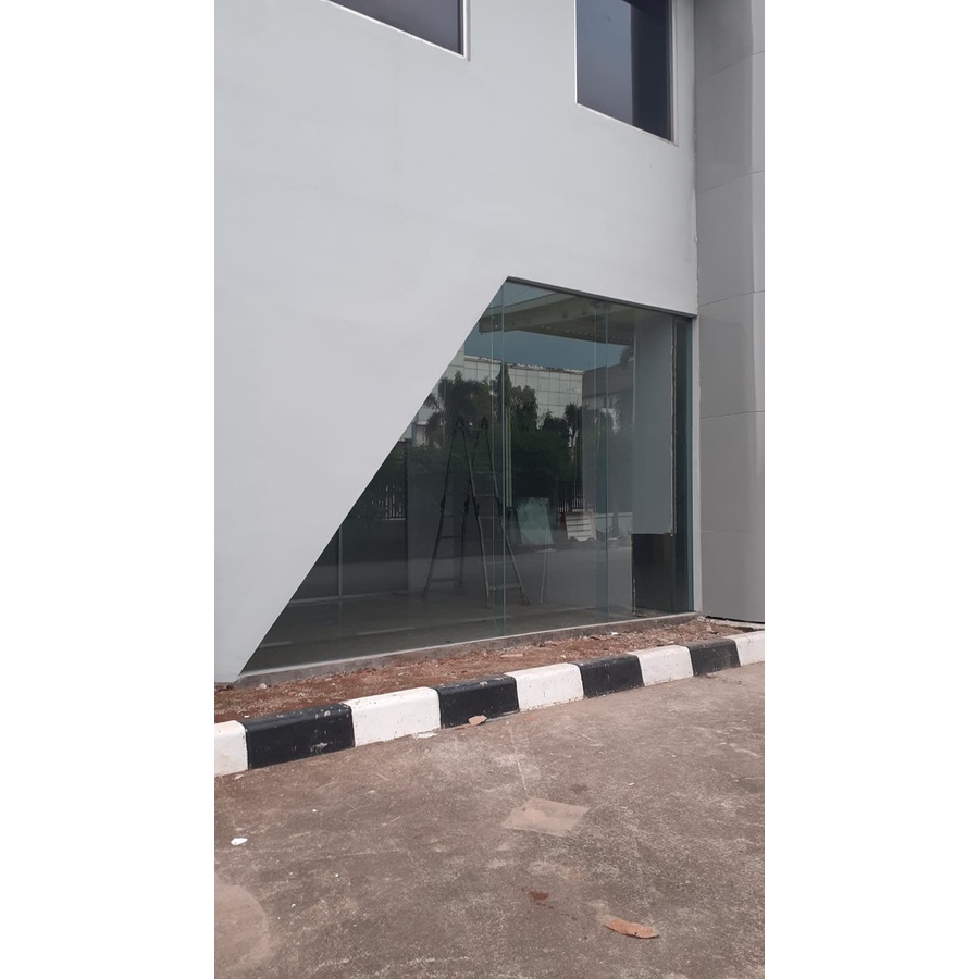 Jual Kaca tempered clear fasad kantor 12mm custom | Shopee Indonesia