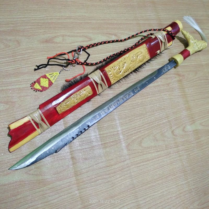 Jual mandau senjata suku dayak. mandau dayak .mandau souvenir . mandau ...
