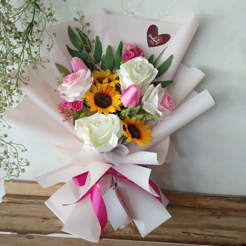 Jual buket bunga artificial, wisuda, sunflower, mawar, matahari, tulip ...