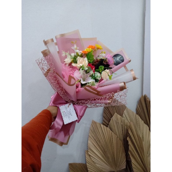 Jual buket bunga palsu ukuran sekitar 43-45cm | Shopee Indonesia