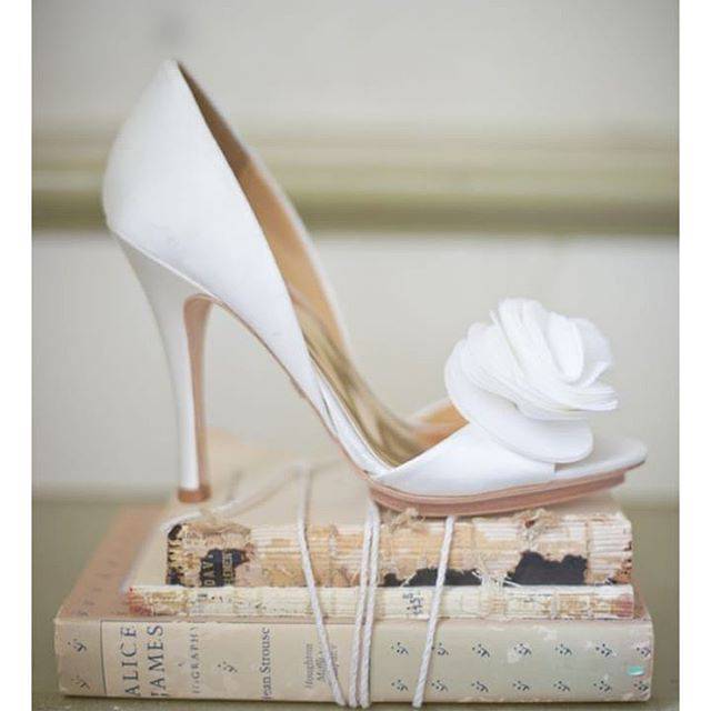 Sepatu wisuda wedding prom pesta putih | Shopee Indonesia