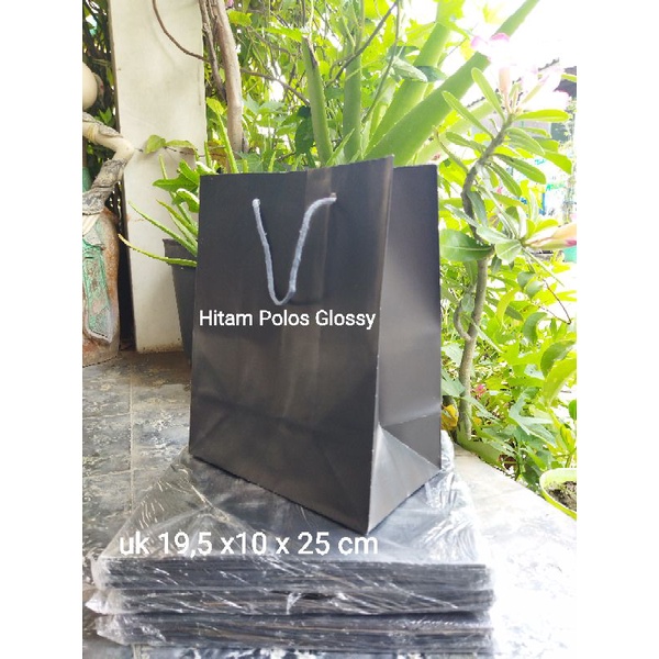 Jual Paperbag Hitam Polos Glossy / Paperbag uk 19,5x10x25 cm / Tas ...