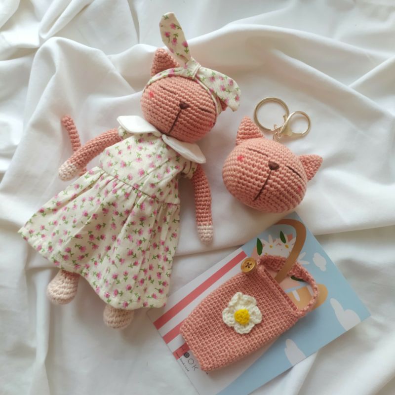 Jual Bundle Set Lucy Boneka Rajut Kucing Kado Ulang Tahun | Shopee ...