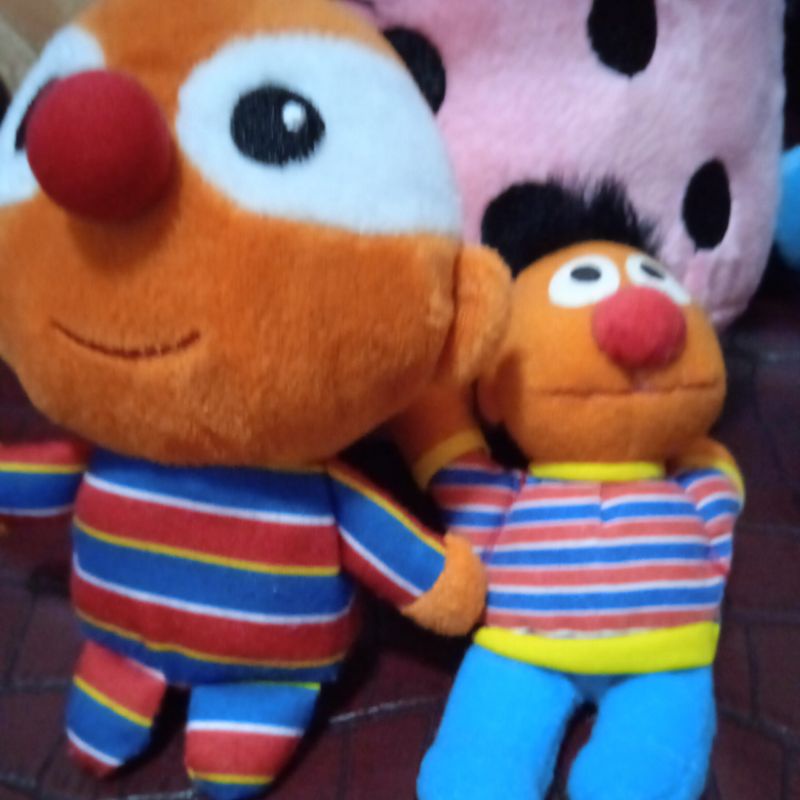 Jual paket teman elmo si Ernie yang satu ada brand dan ada yang tidak ...