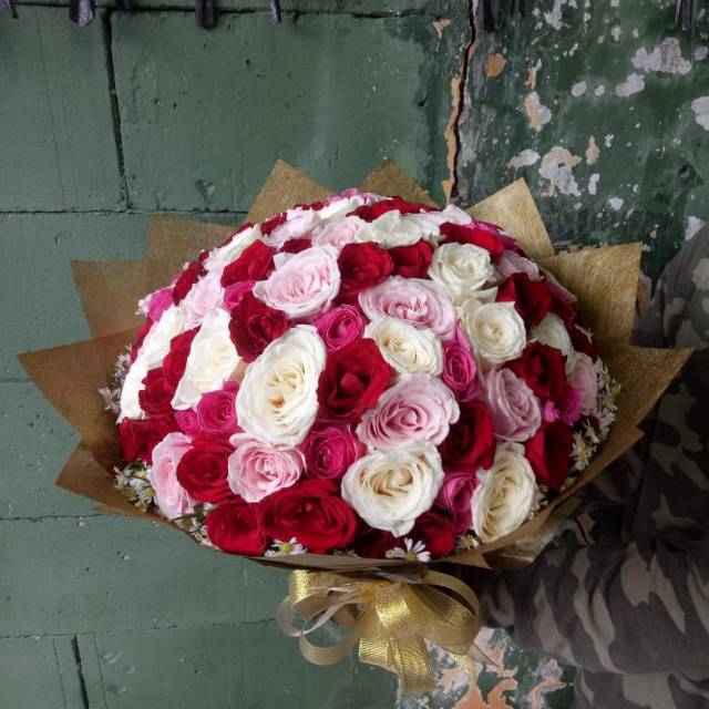 Jual Bucket Bunga Mawar 100 Tangkai | Shopee Indonesia