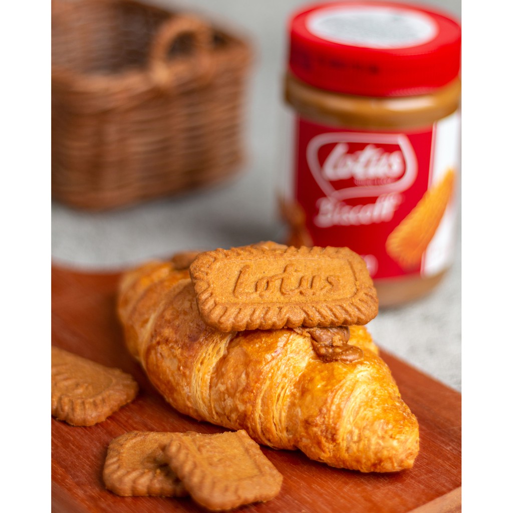 Jual LOTUS BISCOFF CROISSANT - MISOL Pastry Bakery | Shopee Indonesia