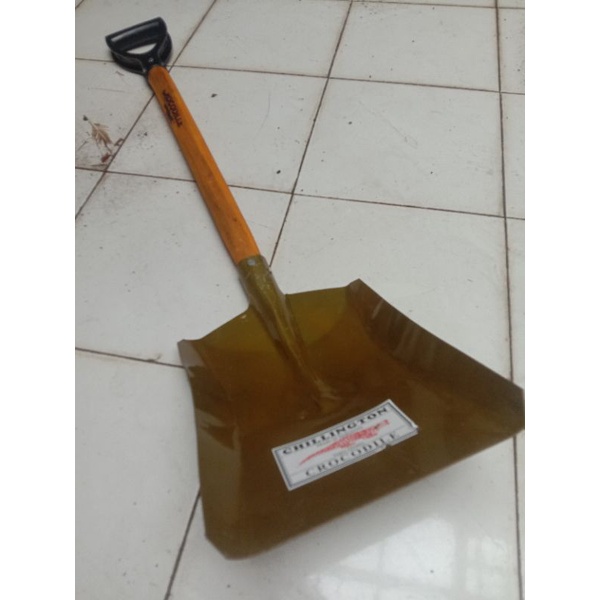 Jual Skop merk crocodile/sekop pasir/sekop gagang kayu/alat kebersihan ...