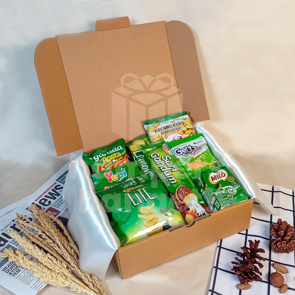 Jual Snack Box Paket Hijau Gift Box Hadiah Anniversary Kado Ulang Tahun ...