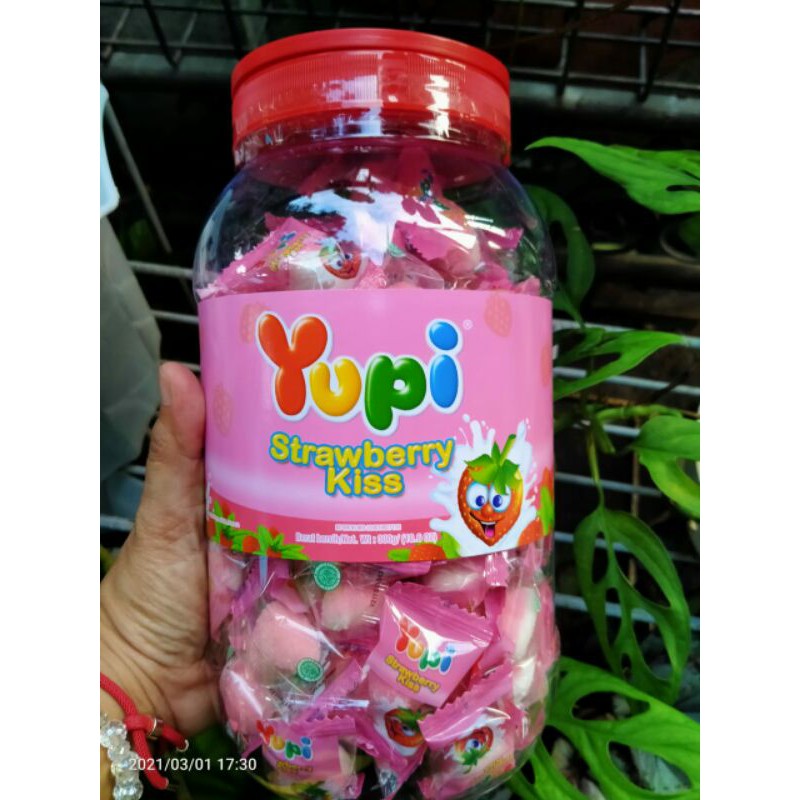 Jual Permen Yupi Toples Strawberry Kiss | Shopee Indonesia Jual Permen Yupi Toples Strawberry Kiss | Shopee Indonesia