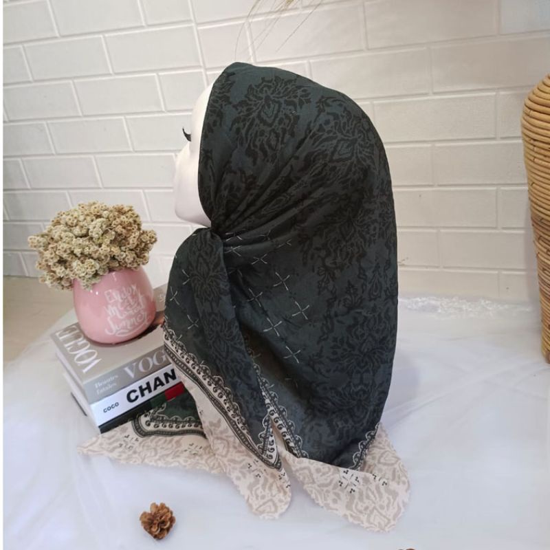 Jual Hijab Segi 4 Voal Motif Batik Terbaru Laser Cut Printing Denay KW_Hitam | Shopee Indonesia