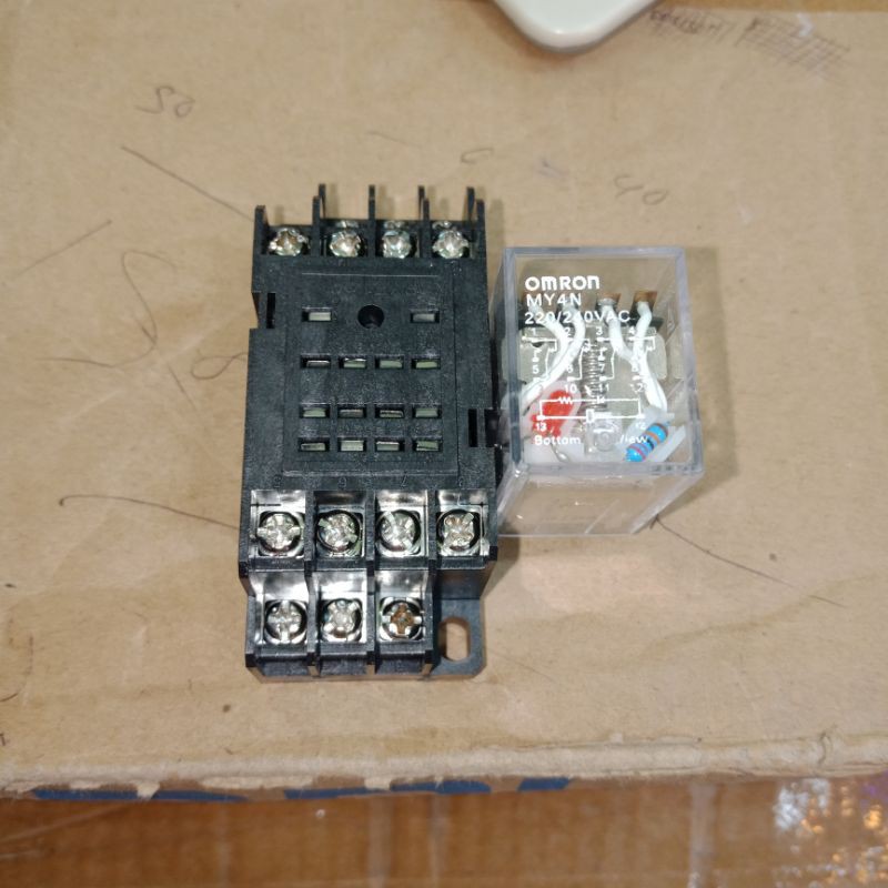 Jual relay MY4N 220VAC omron + socket | Shopee Indonesia
