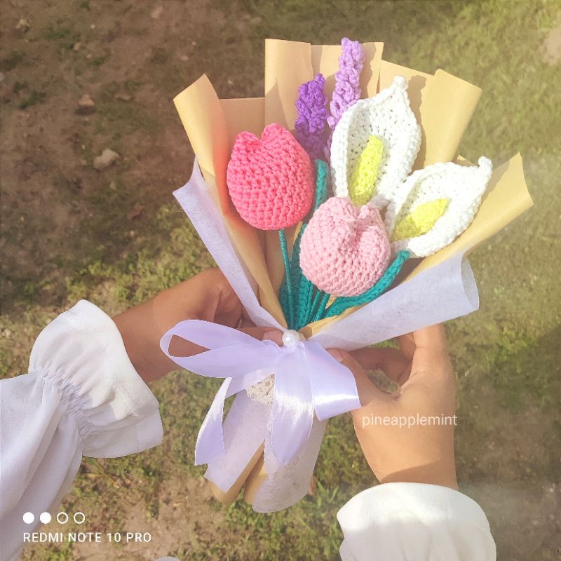 Jual buket bunga rajut 6 tangkai, Milk Cotton (crochet flower bouquet ...