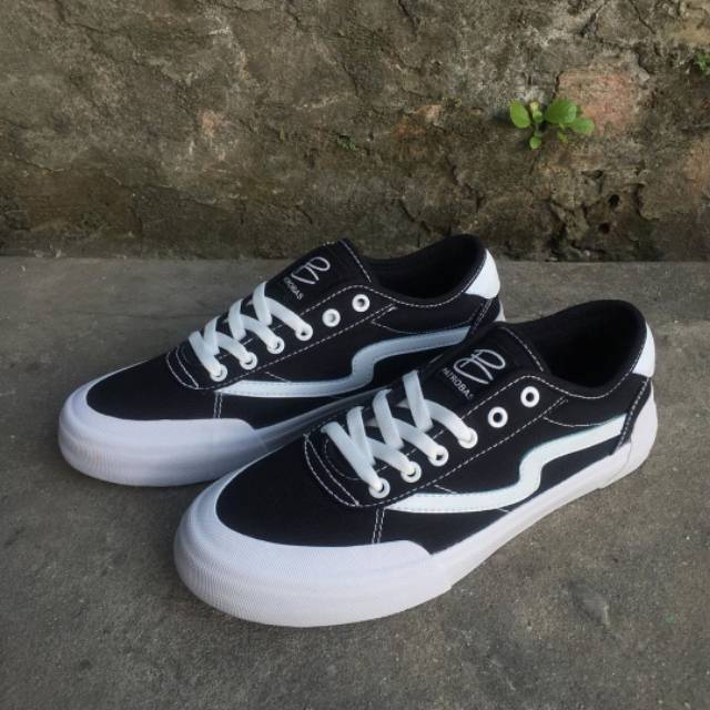Jual patrobas ivan low black white | Shopee Indonesia