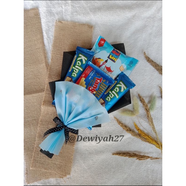 Jual (READY) BUCKET SNACK / Bucket Jajanan / Kado Wisuda | Shopee Indonesia