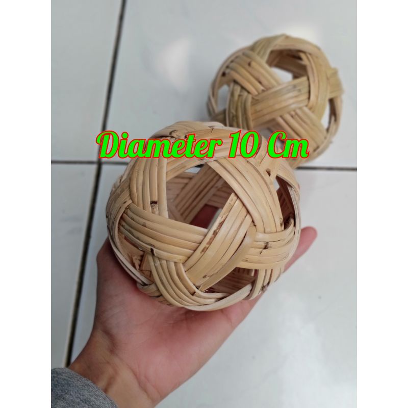 Jual Bola Takraw Rotan lubang mini diameter 10 cm | Shopee Indonesia
