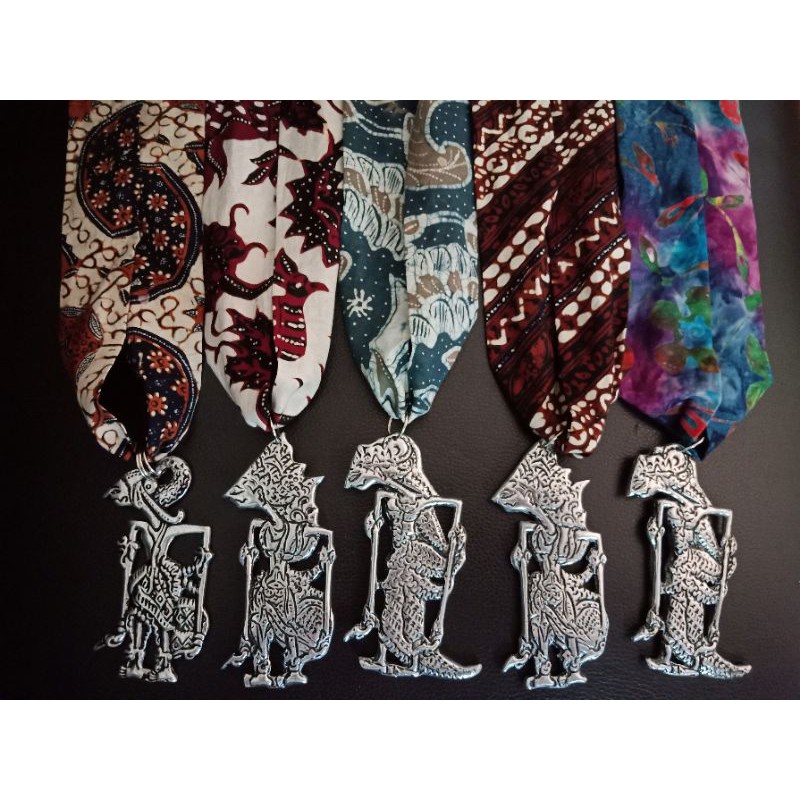 Jual Kalung Etnik Kain Batik Liontin Wayang Perak Bakar | Shopee Indonesia