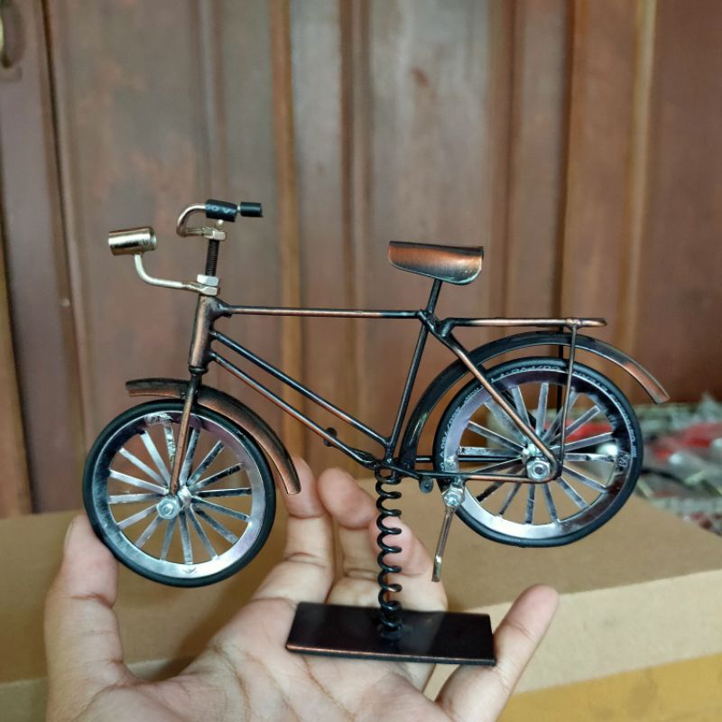 Jual MINIATUR SEPEDA ONTEL LAKI LAKI BAHAN LOGAM KAWAT UK SS 16x4x10CM ...