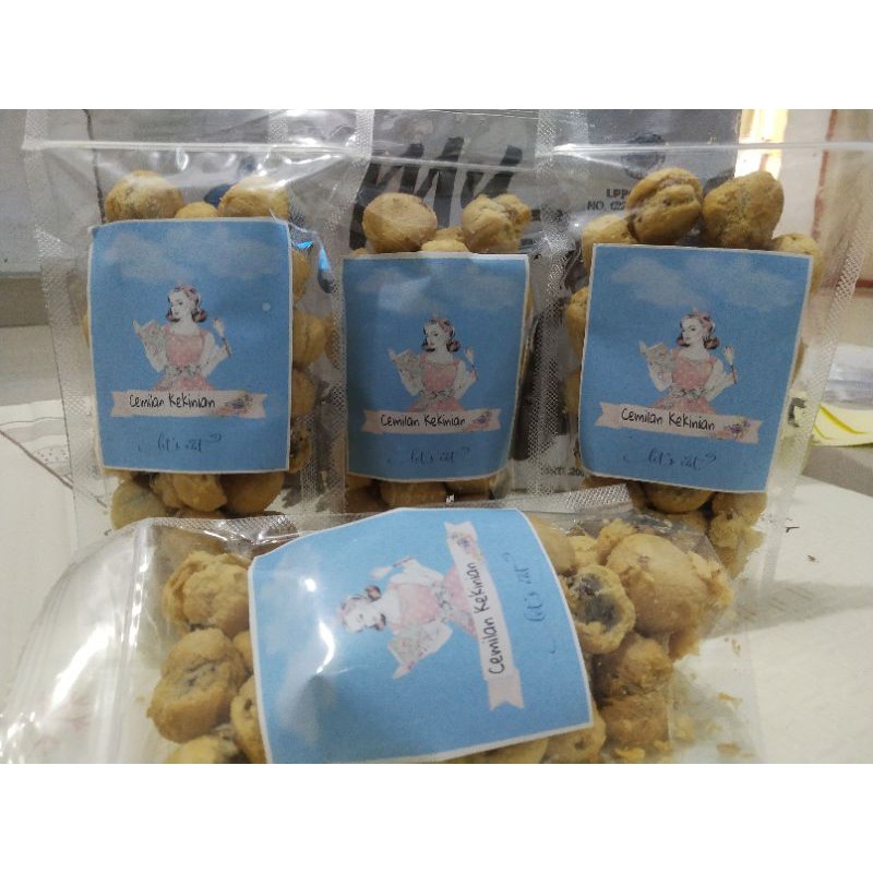 Jual cemilan kekinian (soes mini isi cokelat) | Shopee Indonesia