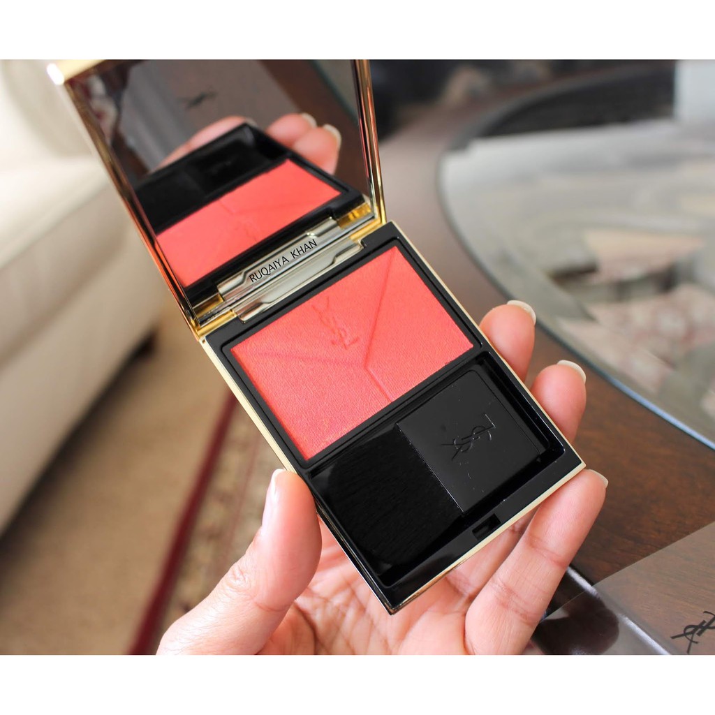 Couture Blush Make Up Face With Innovative Wet To Dry Blush