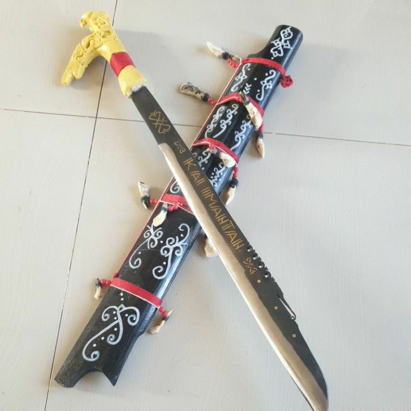 Jual mandau etnik suku dayak kalimantan.panjang 65cm.mandau kalimantan ...