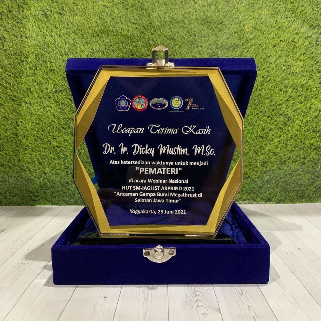Jual (BISA CUSTOM DESIGN) PLAKAT+BOX/TROPHY/PLAKAT AKRILIK/PLAKAT ... Jual (BISA CUSTOM DESIGN) PLAKAT+BOX/TROPHY/PLAKAT AKRILIK/PLAKAT ...