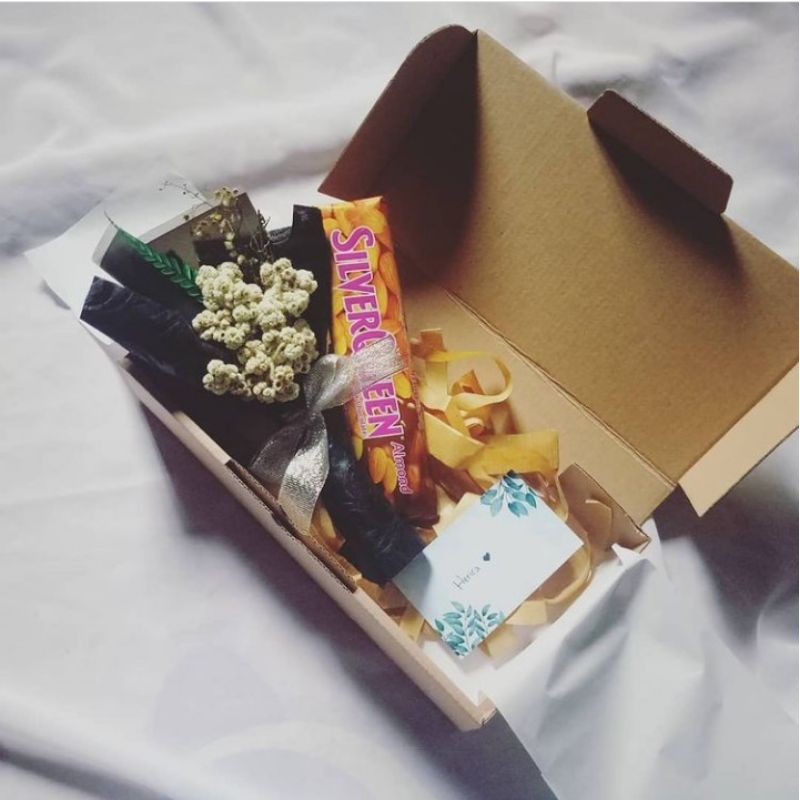 Jual Hampers buket bunga dan coklat bisa untuk ultah, wisuda sempro ...