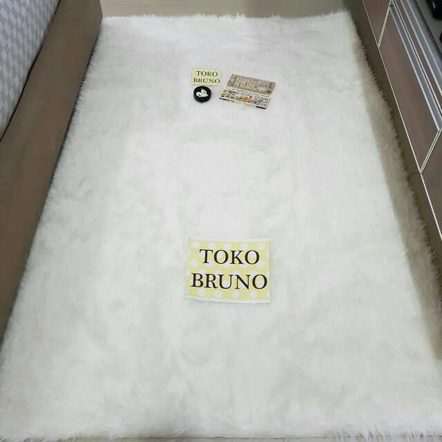 Jual Karpet Bulu Putih, 2meter x 1,5meter. Alas Bulu Panjang & Halus ...