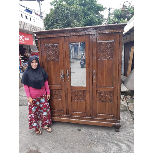 Jual Lemari kayu jati pintu 3 kaca setengah full kayu jati { Dewi ...