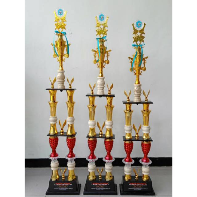 Jual Piala kaki dua piala istimewa Piala Marmer Piala Kayu Piala ...