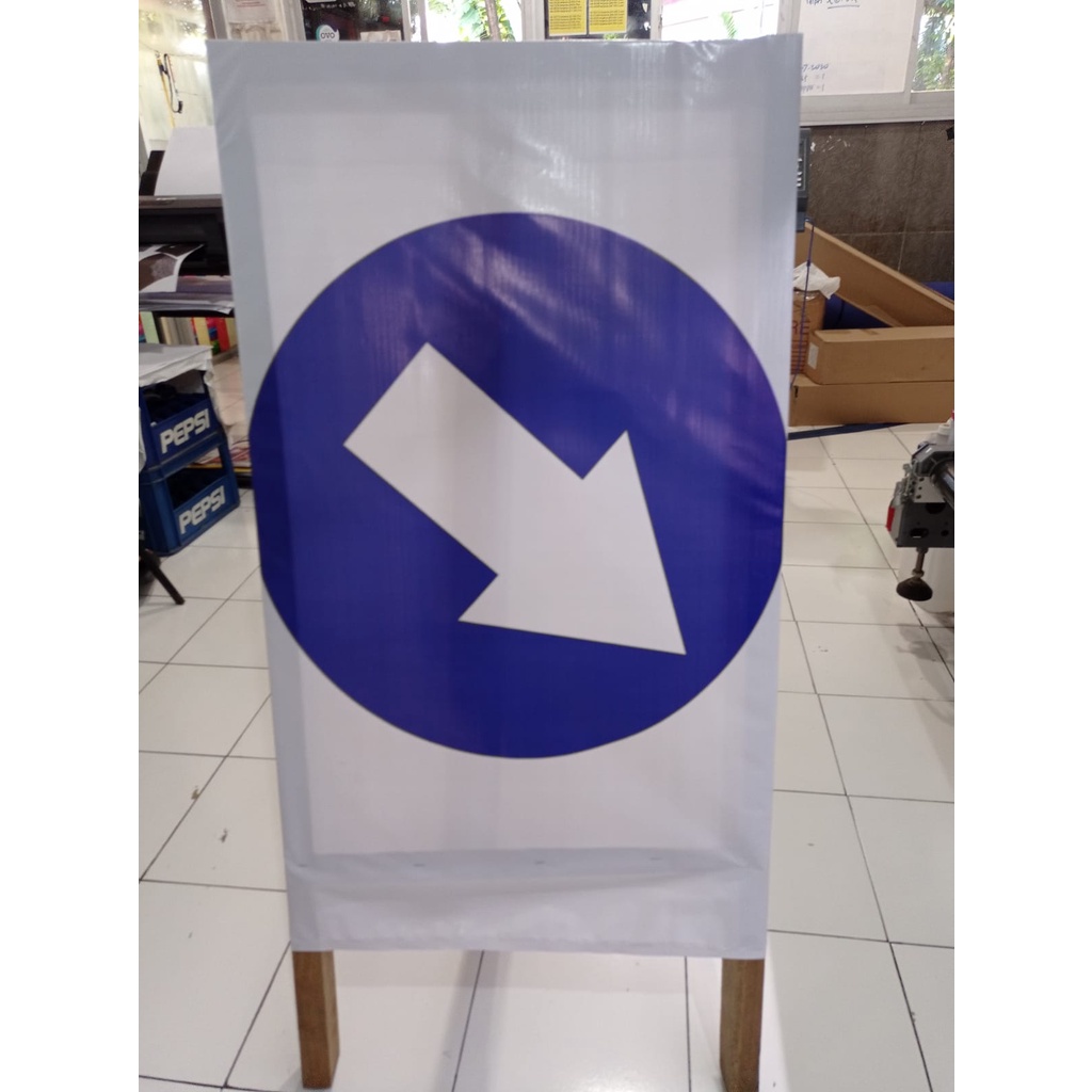 Jual Safety Sign Proyek / Plang Rambu Proyek Panah Biru / Stand Kayu ...