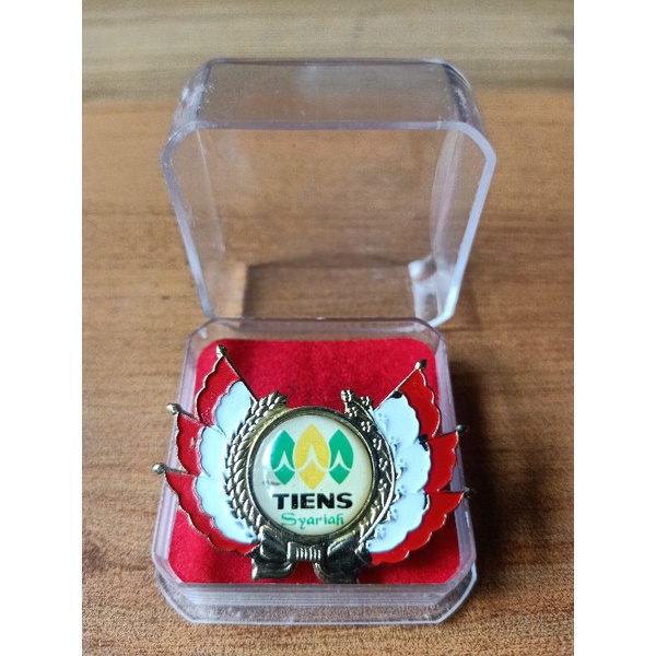 Jual pin tiens bentuk padi kapas merah putih lapis emas | Shopee Indonesia