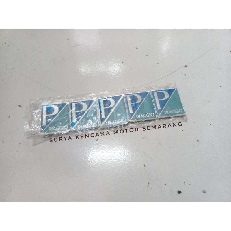 Jual Emblem logo stiker kotak segiempat P coret Piaggio depan Vespa ...