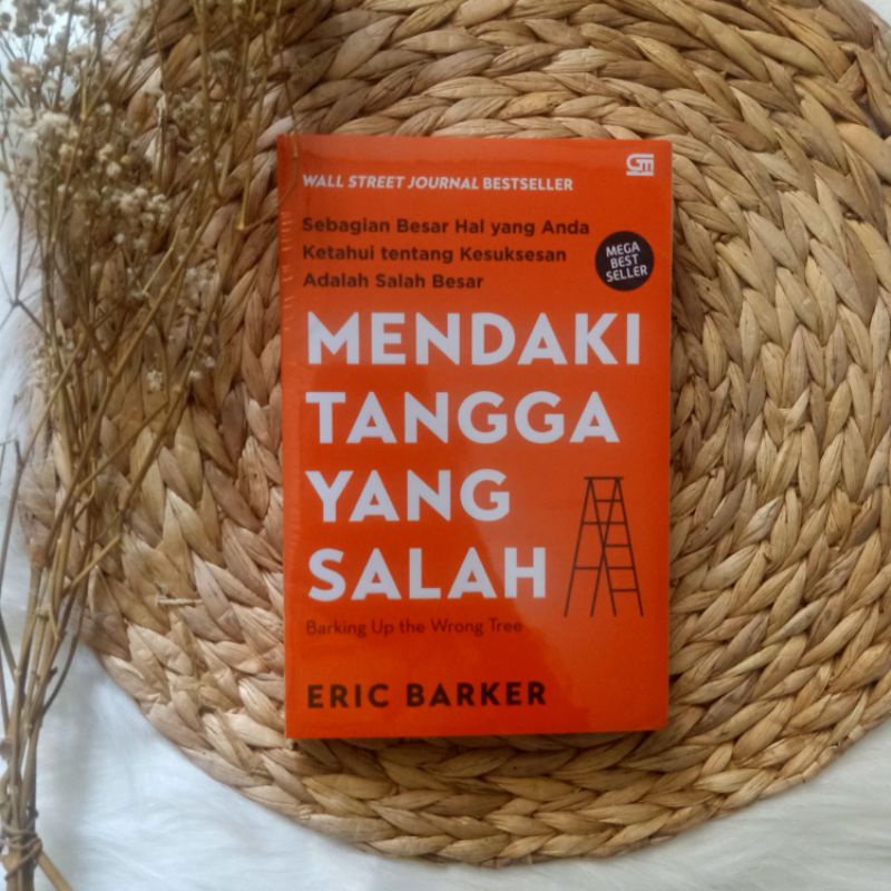 Jual Mendaki Tangga Yang Salah by Eric Barker | Shopee Indonesia