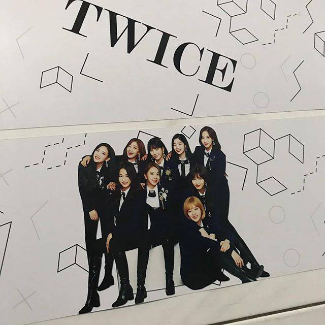 Jual TWICE banner kpop | Shopee Indonesia