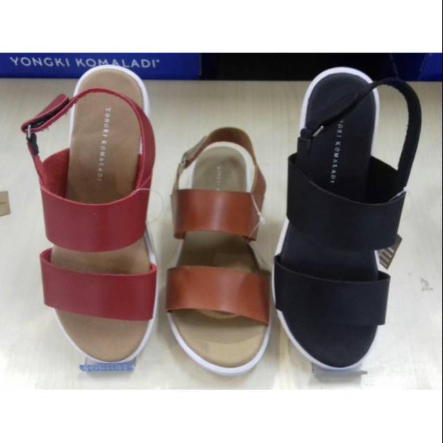 Jual Yongki komaladi sepatu sandal wanita ada 3 pilihan warna merah ...